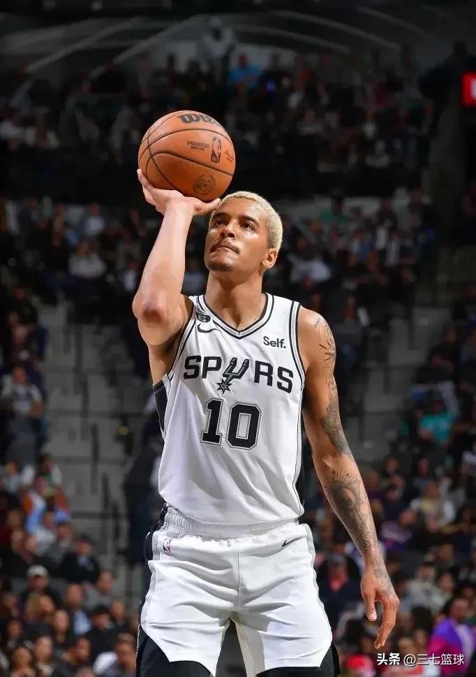 One-handed free throw, flamboyant personality, the inheritor of the ...