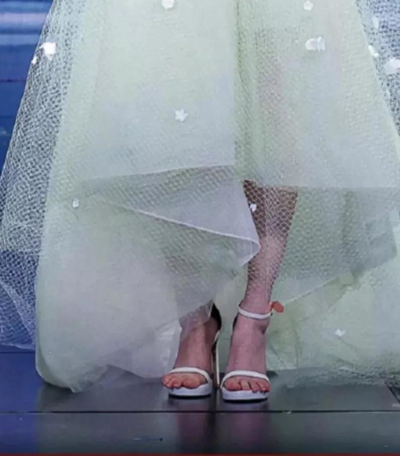 Song Yi's Spring Festival Gala was successfully listed in the trending ...