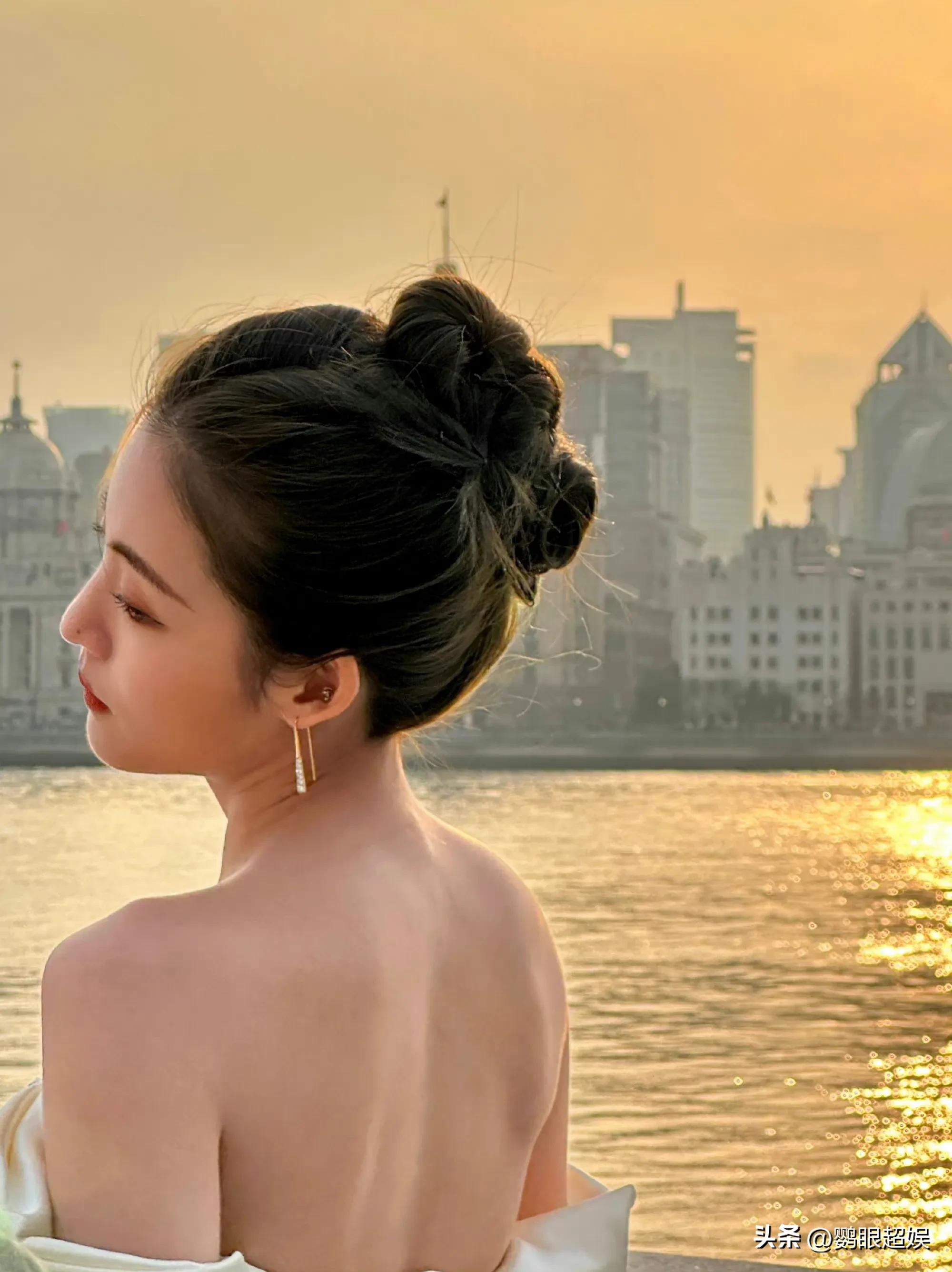 Sun Rui's photo of Sun Rui's color-matching tube top under the sun is ...