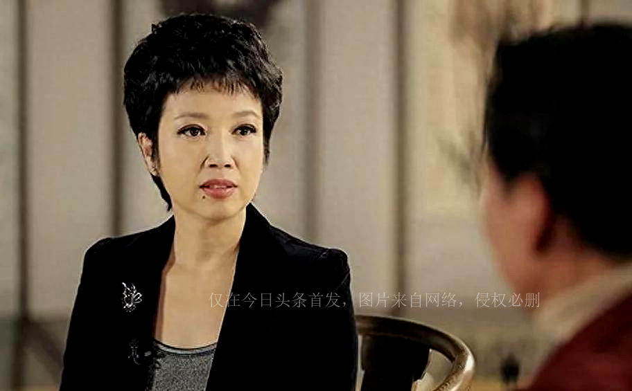 From a CCTV host to playing the role of Mrs. Zhou Enlai, her life was ...