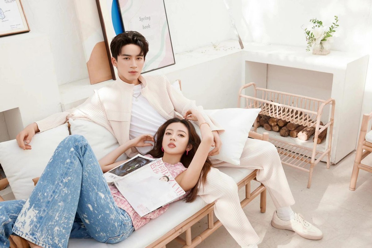 He Ruixian's photo in "The Story of Treasures", the pink short sleeves ...