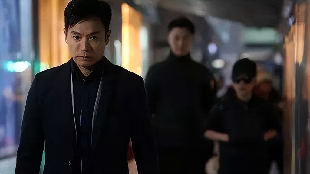 The middle-aged actors with sagging cheeks, bloated foreheads, and stiff expressions have all ...