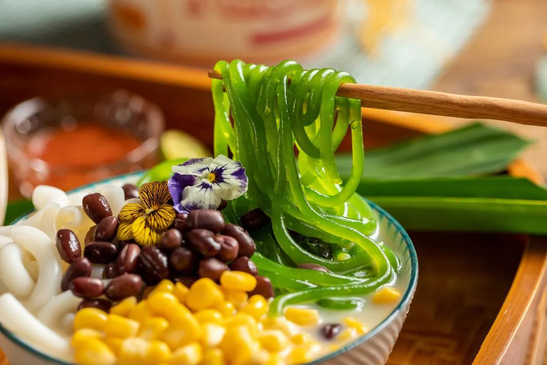 The first bowl of sweet water in autumn, colorful cendol!Cool and ...