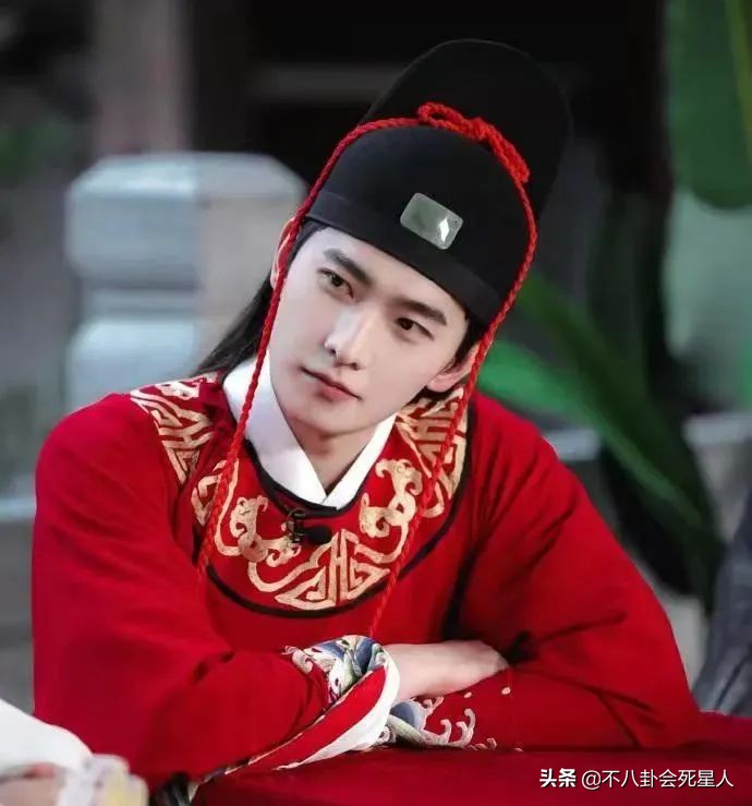 Sword eyebrows and star eyes, faces like crown jade, the looks of these ...