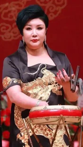 For Guo Degang's birthday, Meng Hetang gave a "boa robe" as a gift. I ...