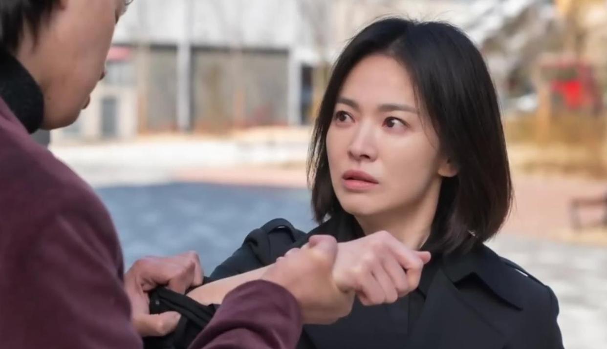 How much does Song Joong Ki hate Song Hye Kyo?This "action" can be ...