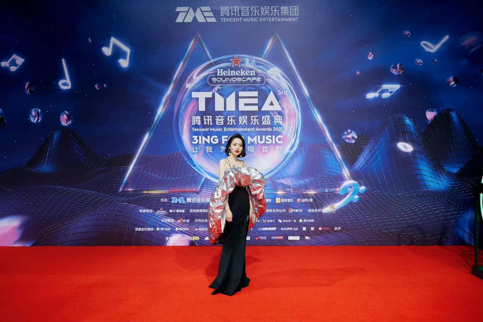 Liu Xijun won the Most Influential Female Singer Award, Four Stages ...