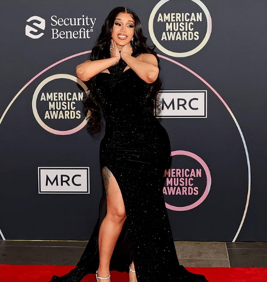 No lower limit! American actress Cardi B performed without underwear ...
