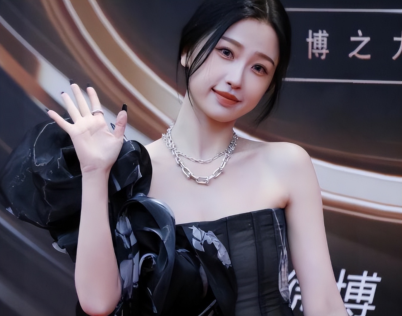 Who is the winner of the red carpet collision of actresses? Yu Shuxin ...