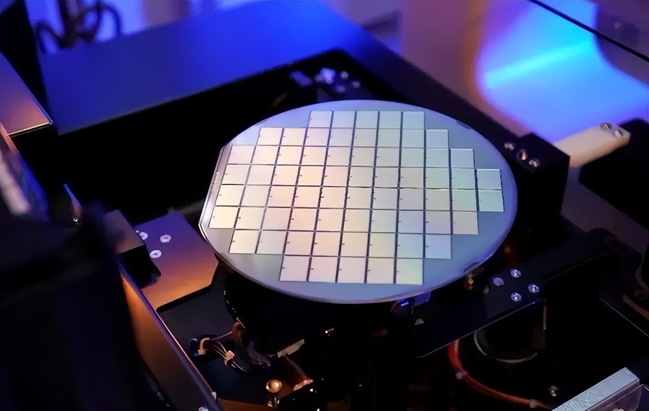 One EUV lithography machine is 1 million watts!EUV lithography machines ...