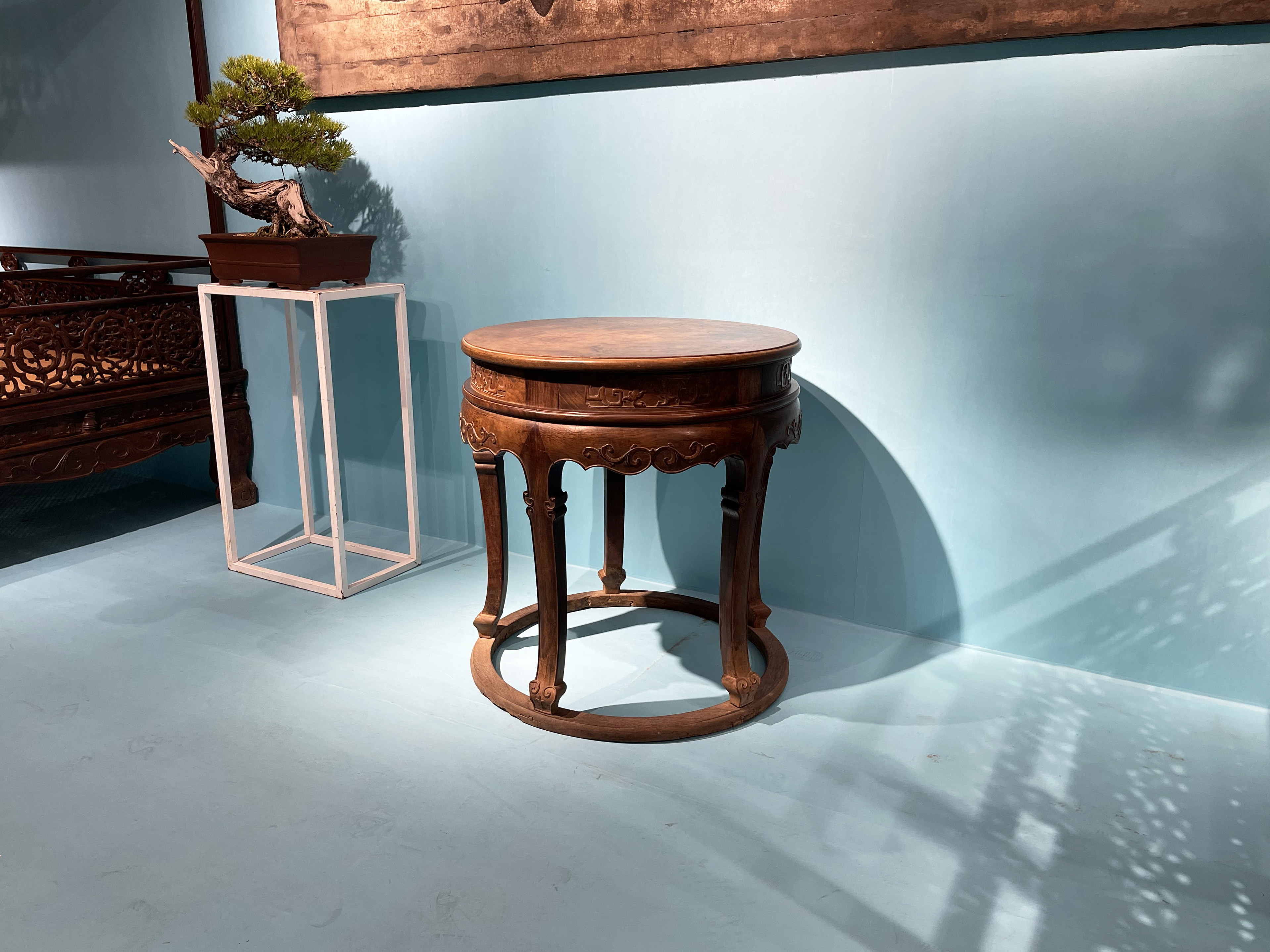 Hong Kong's autumn auction is a circle and one side, Huanghuali Xiangji ...