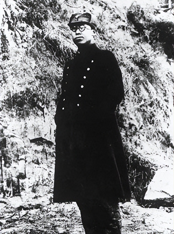 I read Mao Zedong's poems.Seven LawsComrade Luo Ronghuan - iNEWS