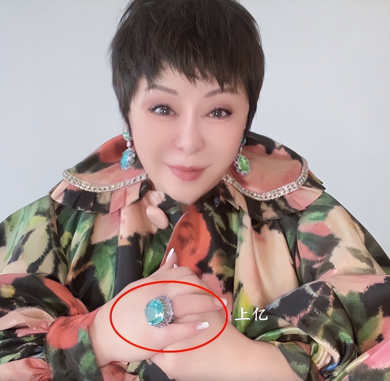 63-year-old Xiang Tai's recent photos were exposed, wearing a pigeon ...