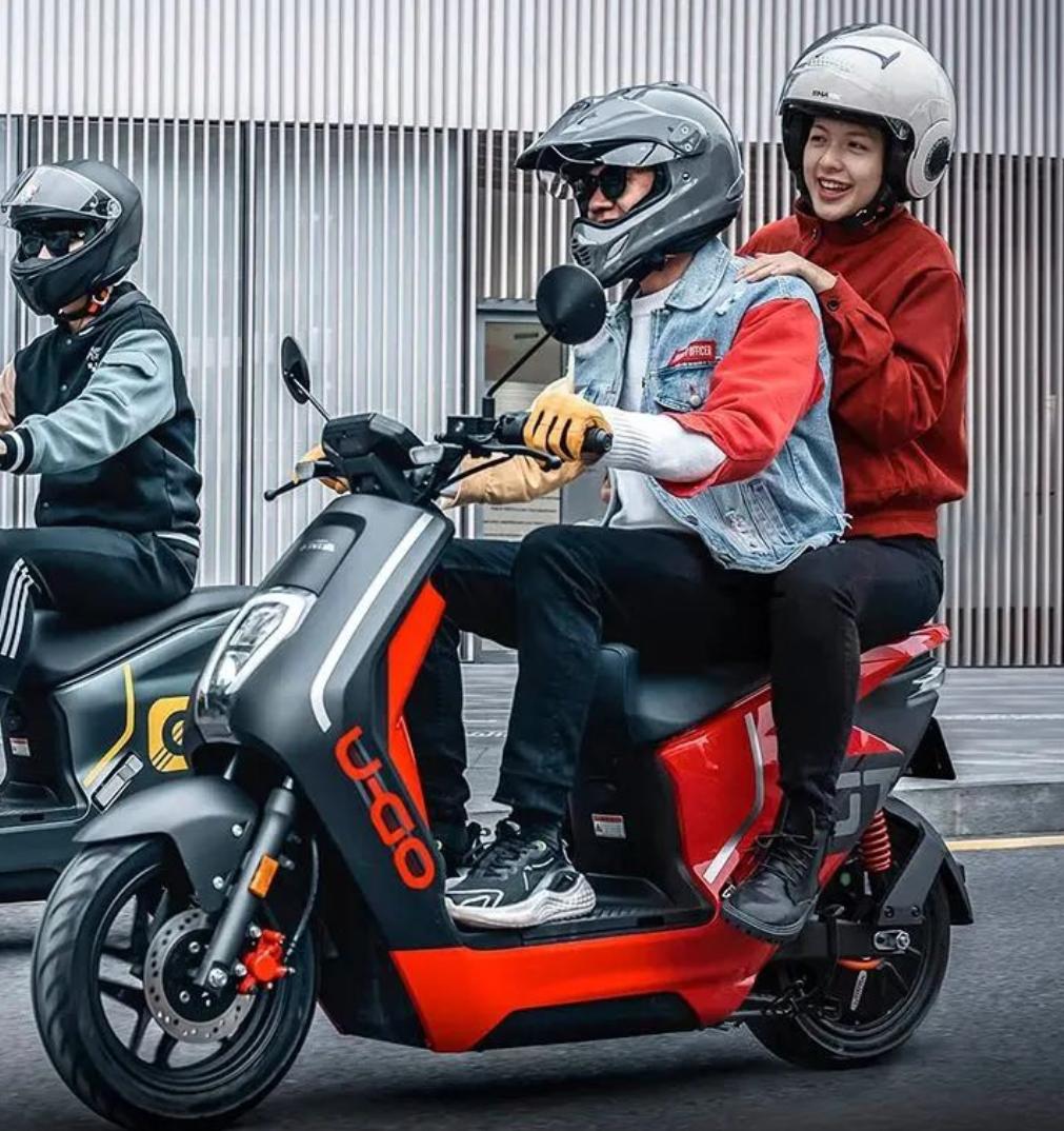 Motorcycles usher in strong rivals. Two high-speed, long-range electric ...