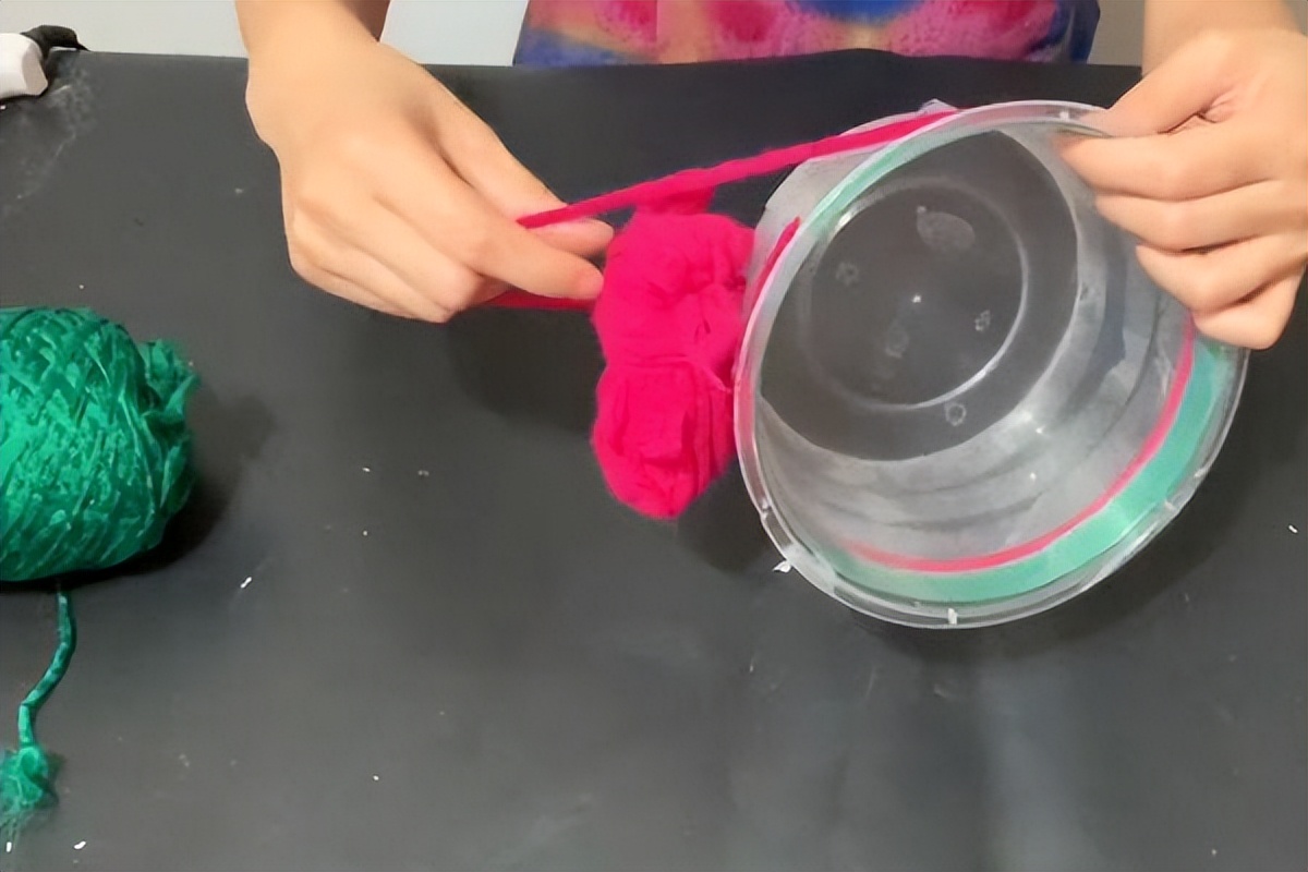 Wear a wire on the fast food box, wrap it with wool, it looks good and ...