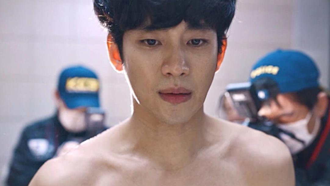 Well-known actor Kim Soo Hyun has a figure!Obvious muscle lines, the ...