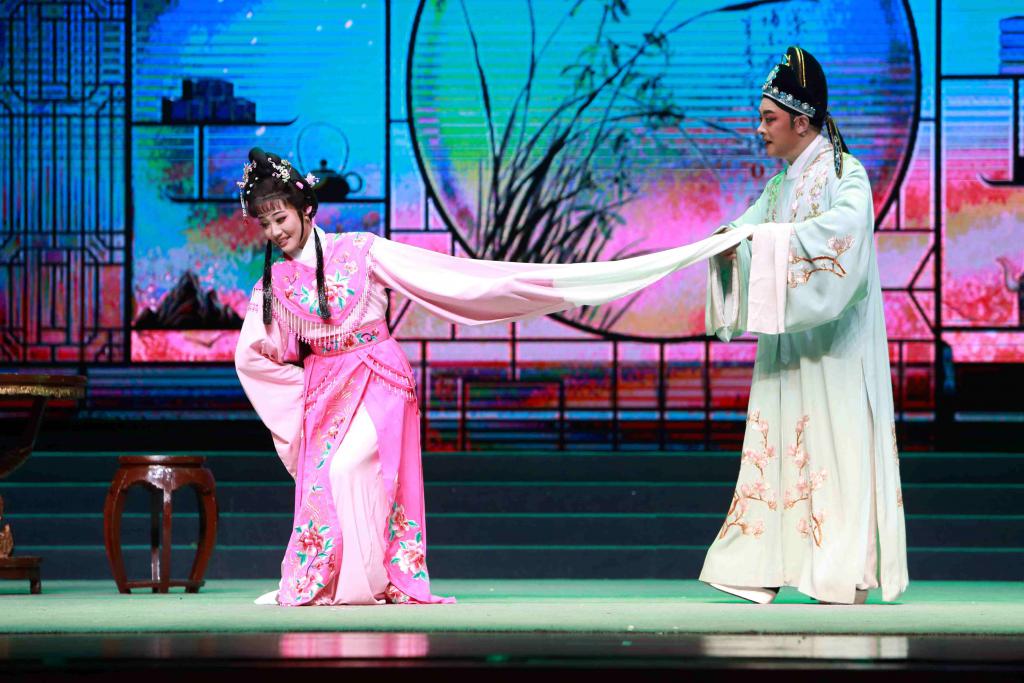 Mei Yunfenfang Li Guiying teacher and student tin opera concert staged ...