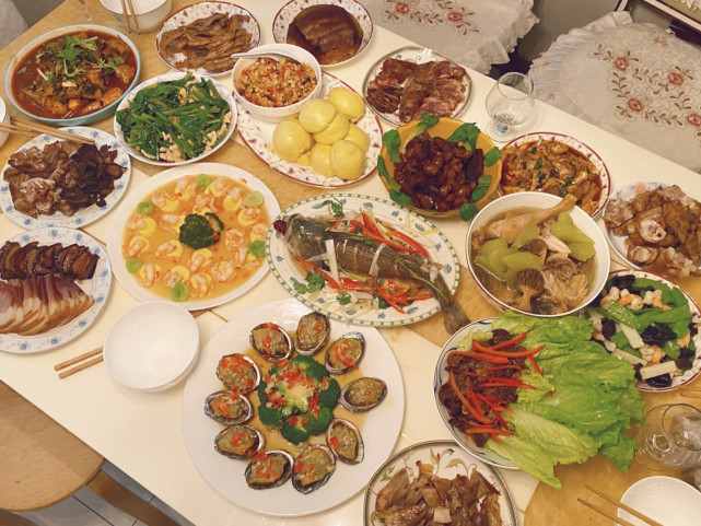 How crazy is the Southerners' New Year's Eve dinner?Especially the ...