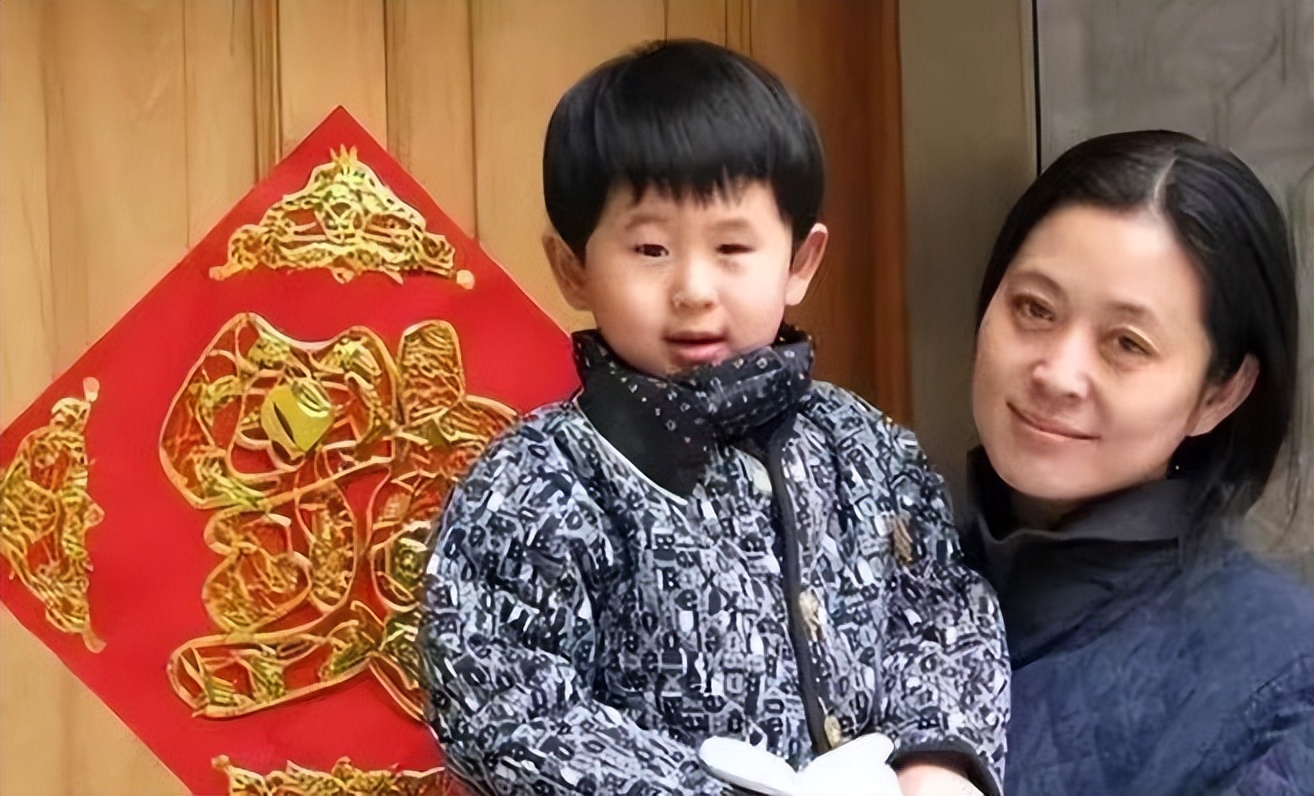 Photographer Wang Wenlan: When his son got sick and divorced Ni Ping ...