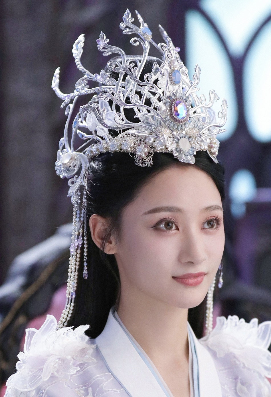 It starts tonight! Another costume detective comedy strikes, led by Li ...