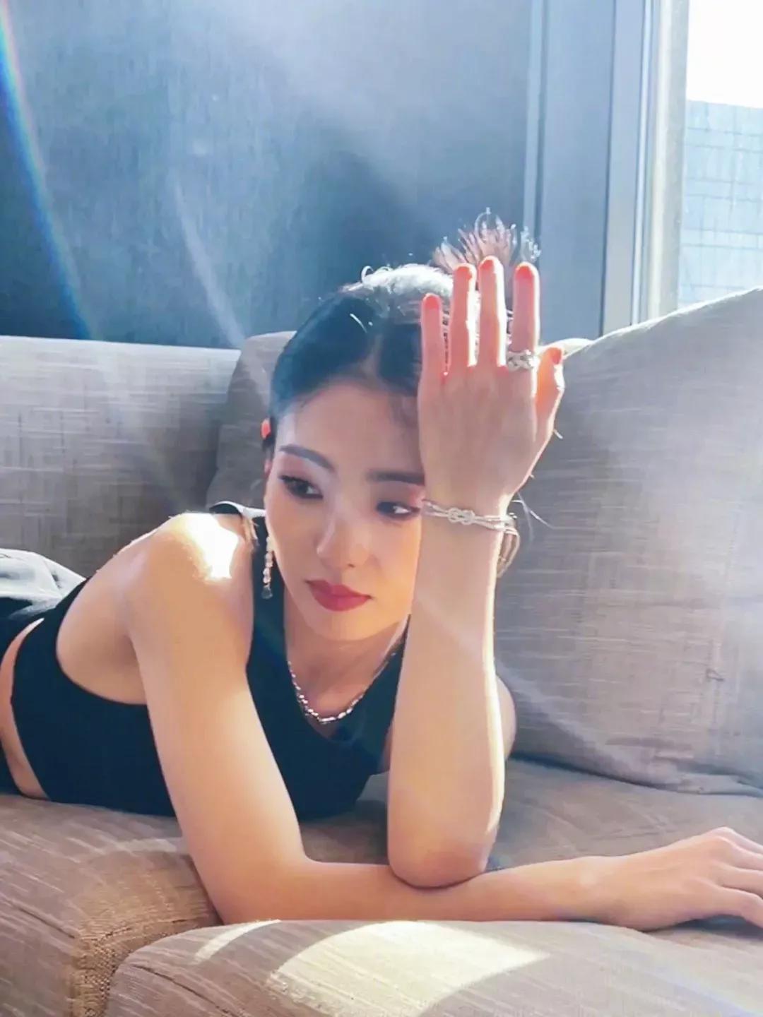 Xing Fei's photo album in Paris - iNEWS