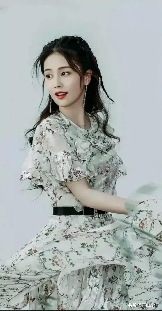 A book of beautiful photos of actor Bailu, enjoy - iMedia