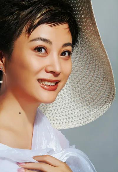 Sweet song queen Li Lingyu - iNEWS