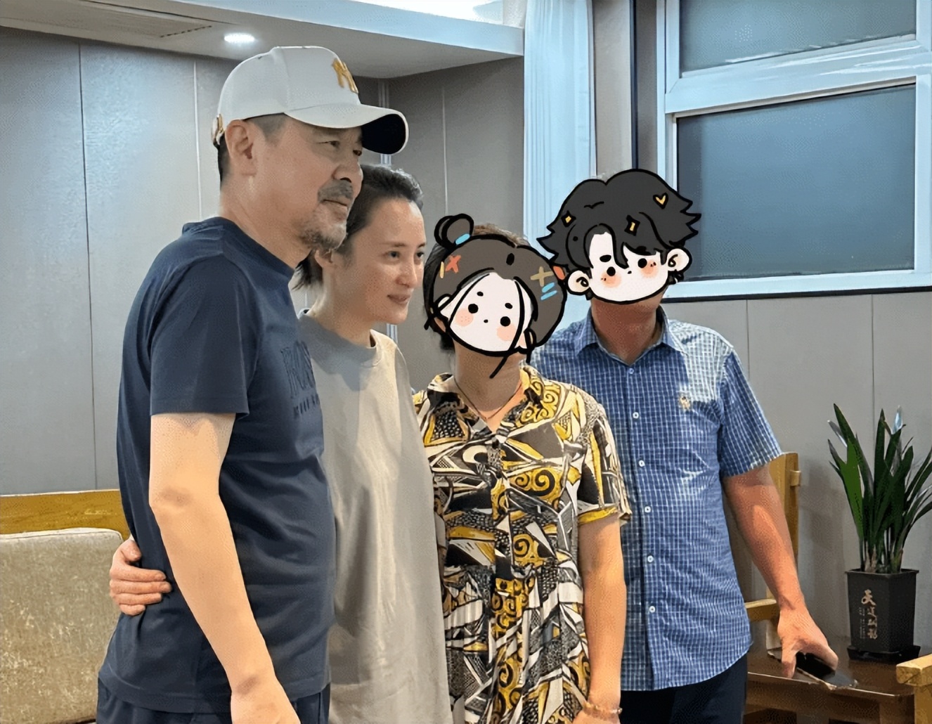 Netizens ran into Chen Jianbin and Jiang Qinqin and his wife at a ...