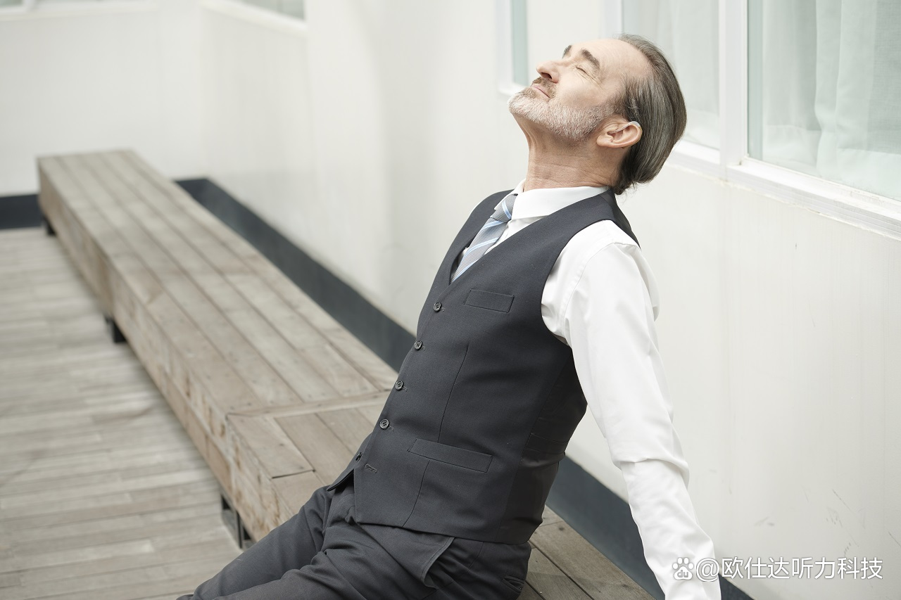 What is the difference between a behind-the-ear hearing aid and a thin ...