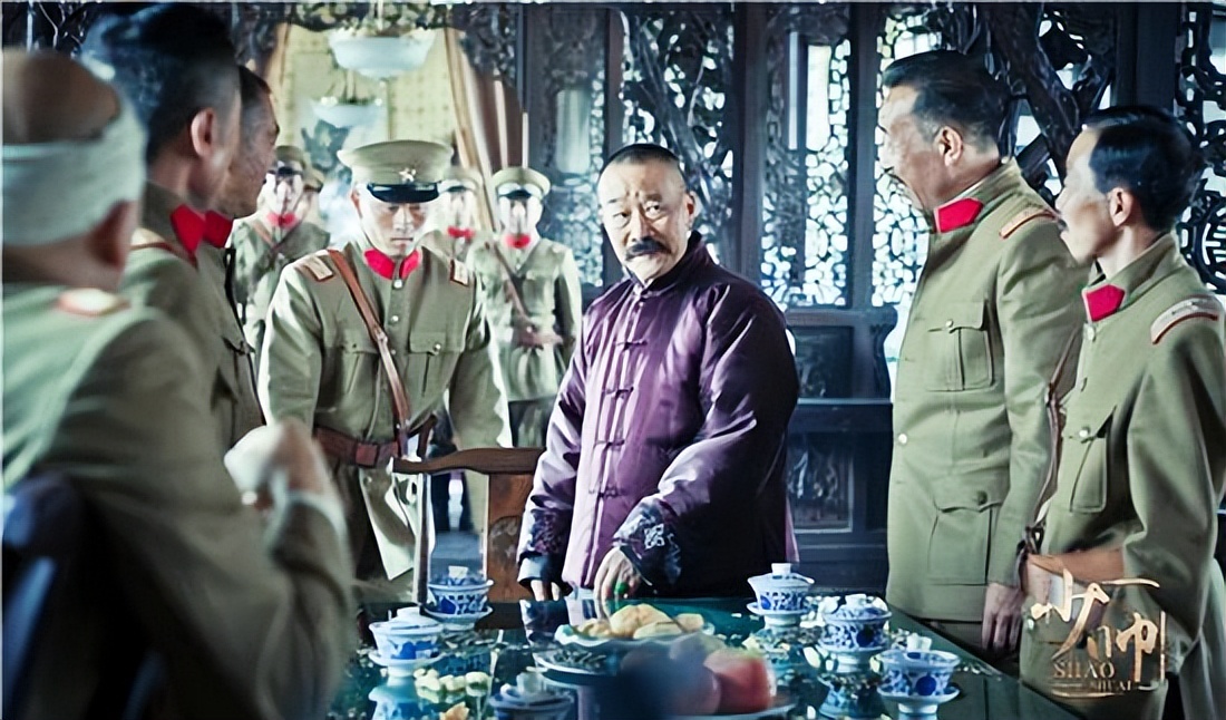 Zhang Zuolin gave a lecture on stage, but he forgot his words in a ...