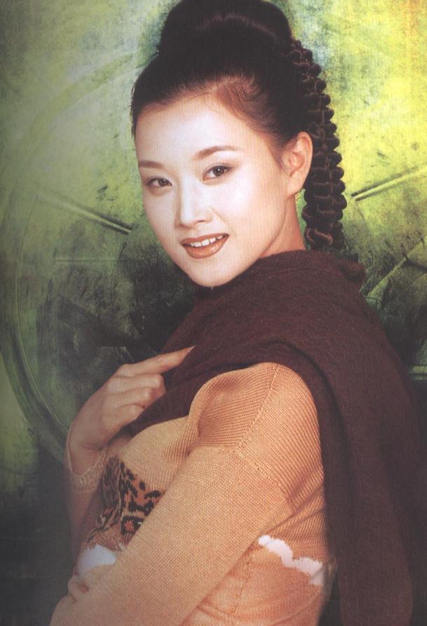 Song Zuying: After she became famous, she walked out of the Miao ...