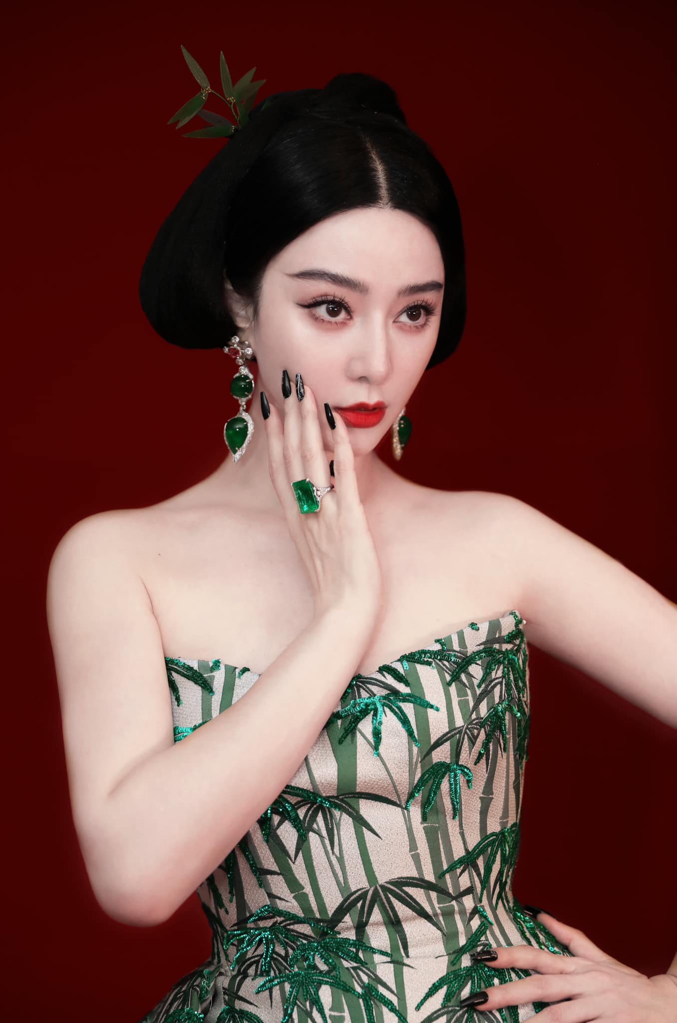 Fan Yeyi is amazing and endless! Fan Bingbing Cannes 6 sets of looks ...