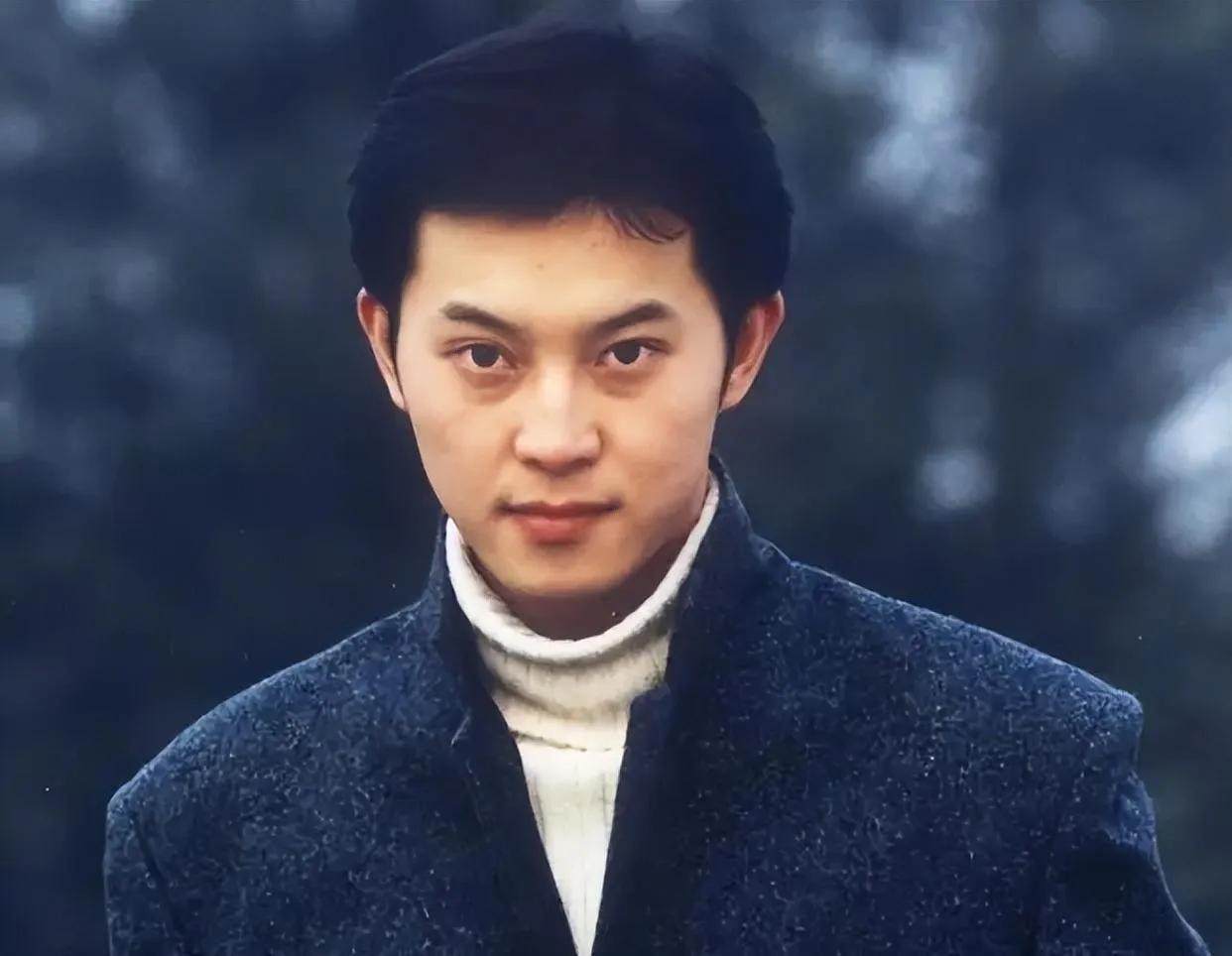 Hu Ke: Chasing Sha Yi, who is 2 years younger, and gave birth to two ...