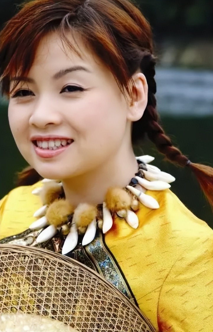 Singer Li Qiong: At the age of 21, she became famous overnight, and was ...