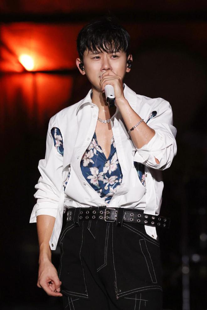Grandma Peng, a big fan, passed away. Zhang Jie broke down and cried ...