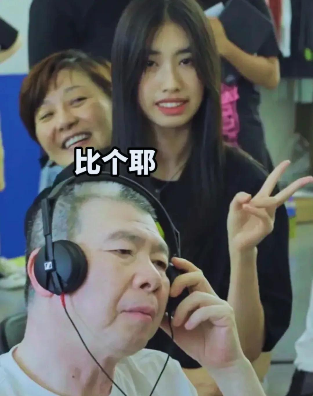 55-year-old Xu Fan visits Feng Xiaogang, director Feng is disgusted and embarrassed, 17-year-old ...