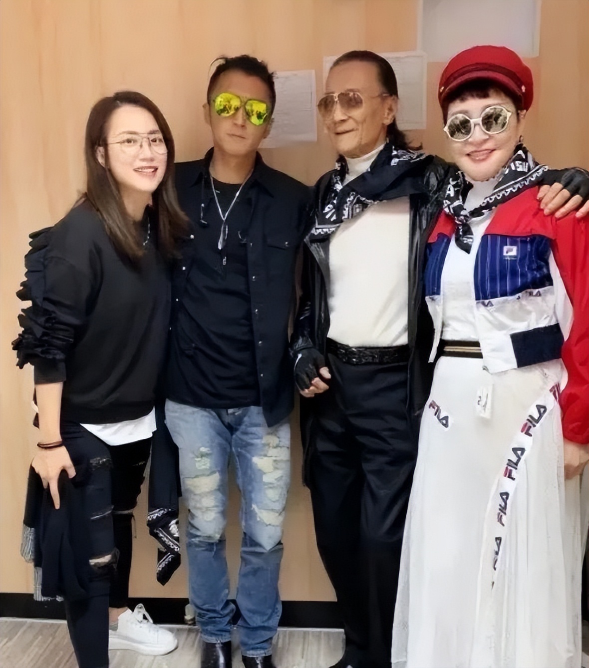 The Nicholas Tse family is rarely in the same frame. The 86-year-old ...