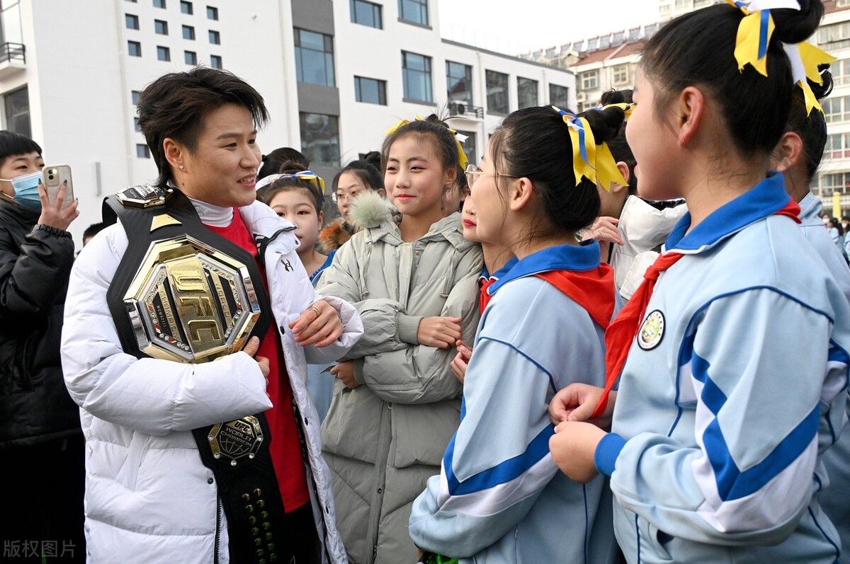 Zhang Weili once again defended her gold belt, setting a UFC women's ...