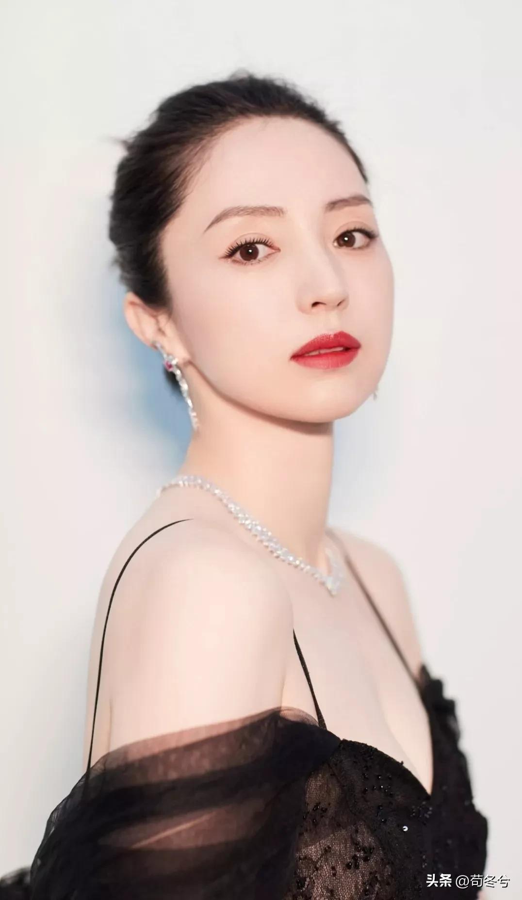 Chong Wan: Photos of Female Stars' Peerless Faces - iNEWS