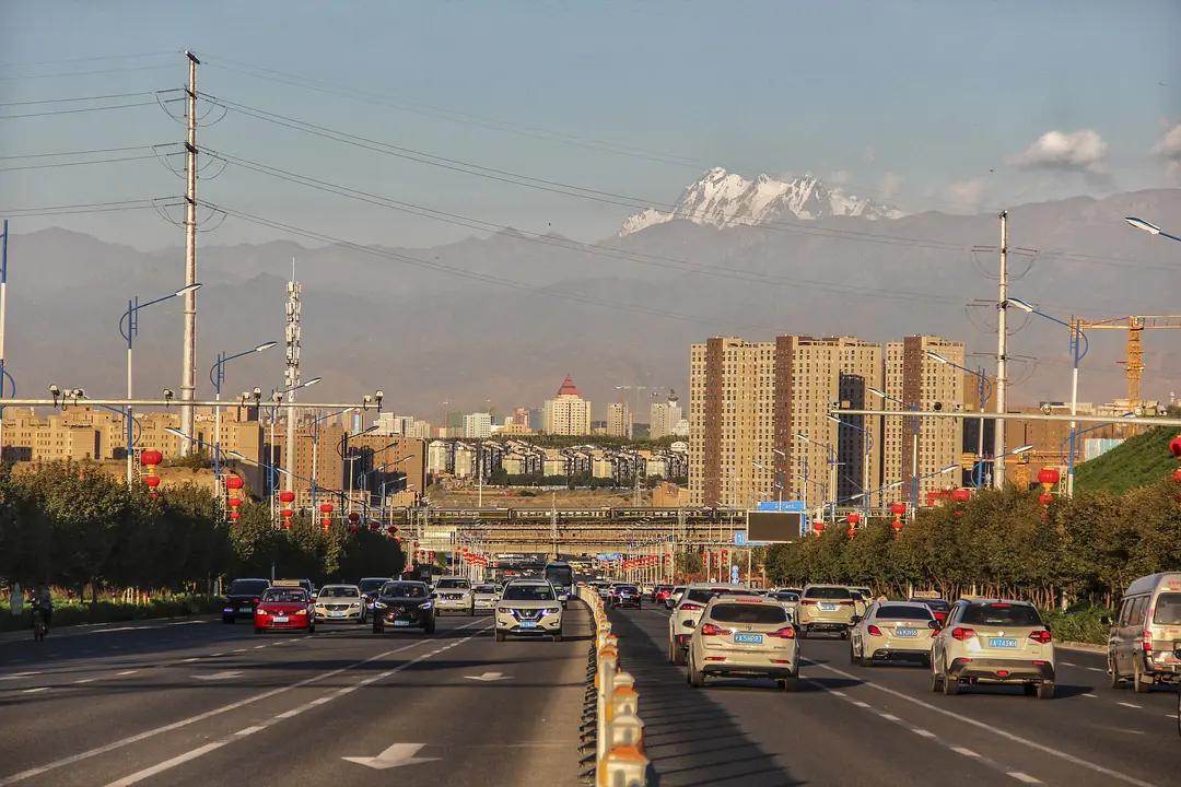 View Bogda Snow Mountain in Urumqi - iNEWS