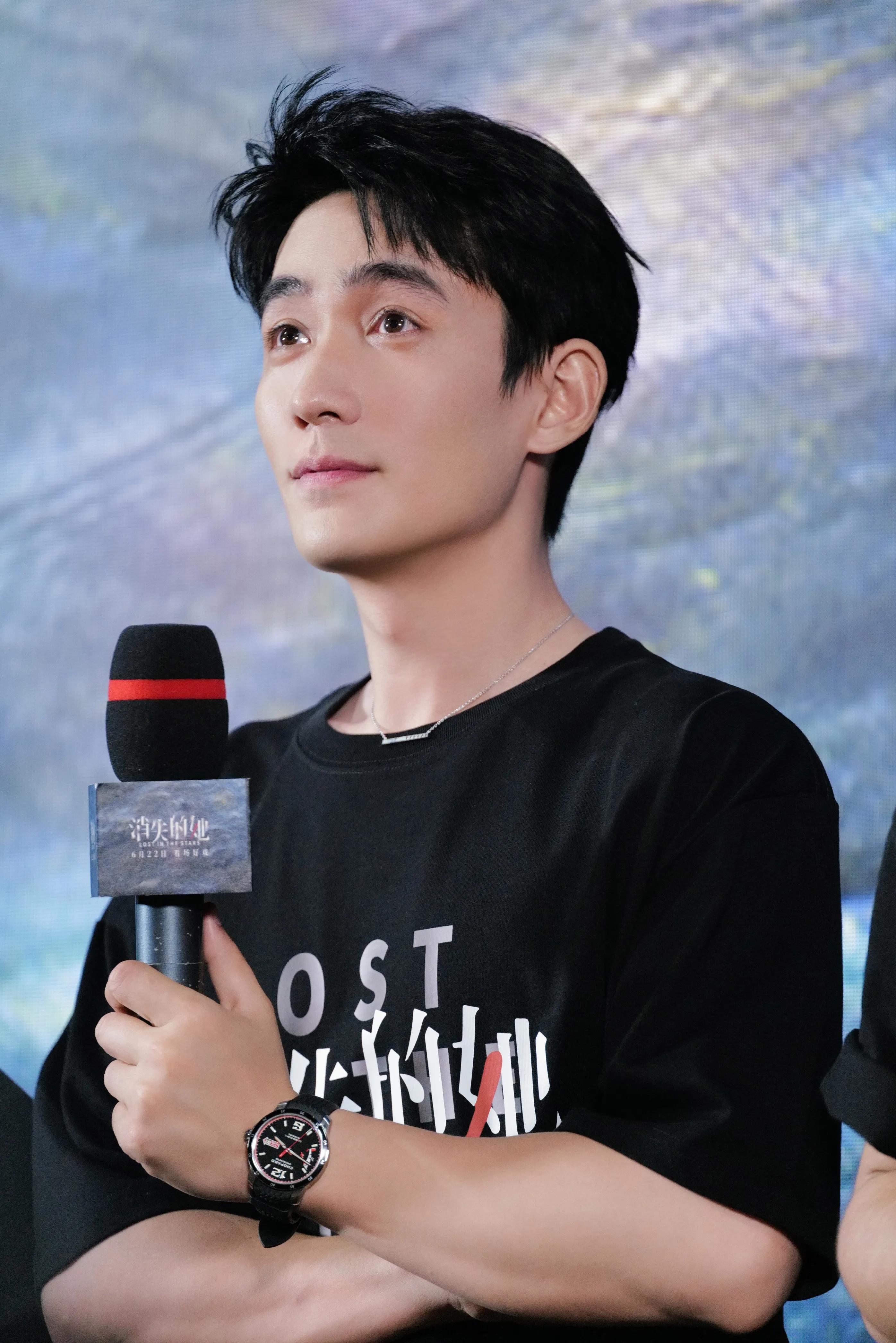 Zhu Yilong starred in the movie "The Missing She" and the word-of-mouth ...