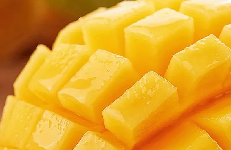 Kate Mang, who is bigger than his face, can't bite the pit, so he doesn ...