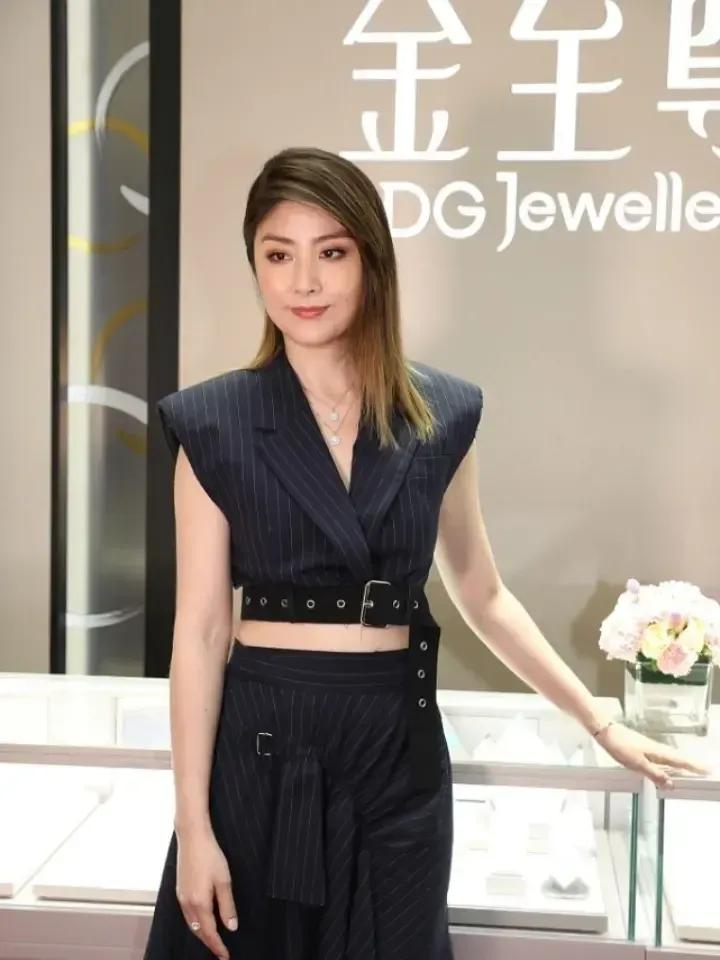Kelly Chen, who is beautiful and kind, is still beautiful - iMedia
