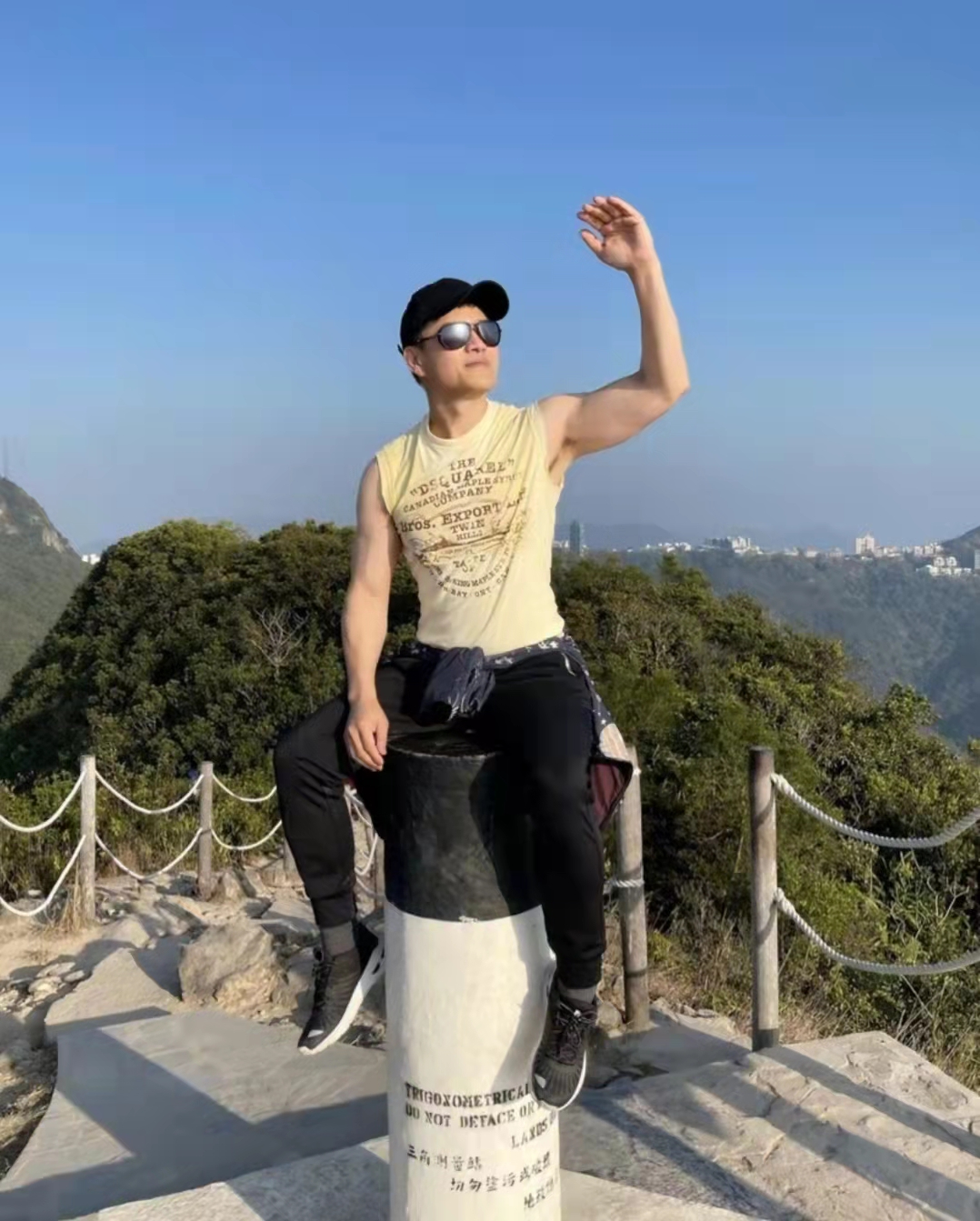 Godless man!Well-known Hong Kong star is not afraid of wearing a vest ...