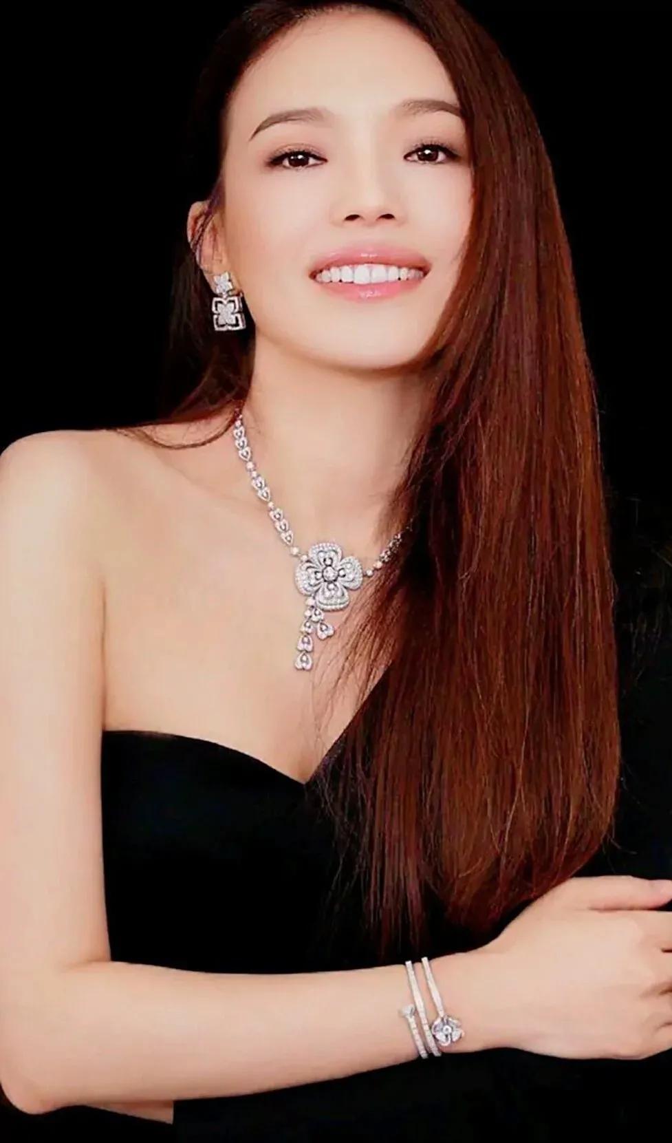 A beautiful photo gallery of Shu Qi, a beauty with big lips and plump ...