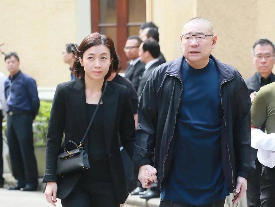 Chinese Land lost another 2 billion, Lau Ming-wai gave up his shares and became the winner ...