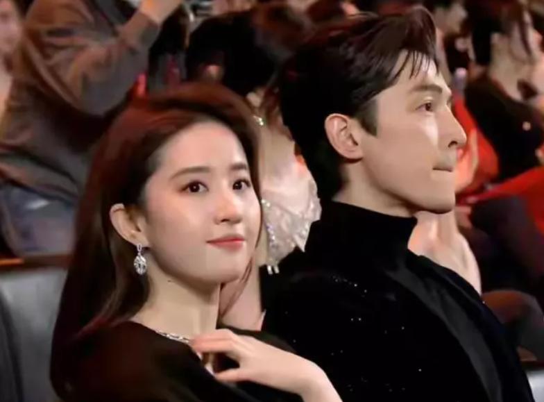 Where is the difference? Weibo Night Gao Ye won the Charming Actor of ...