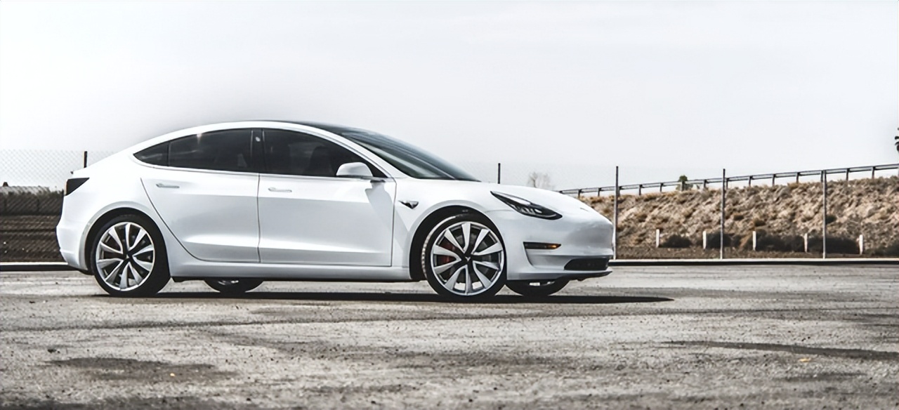 How big is the gap between Tesla and BYD? - iNEWS