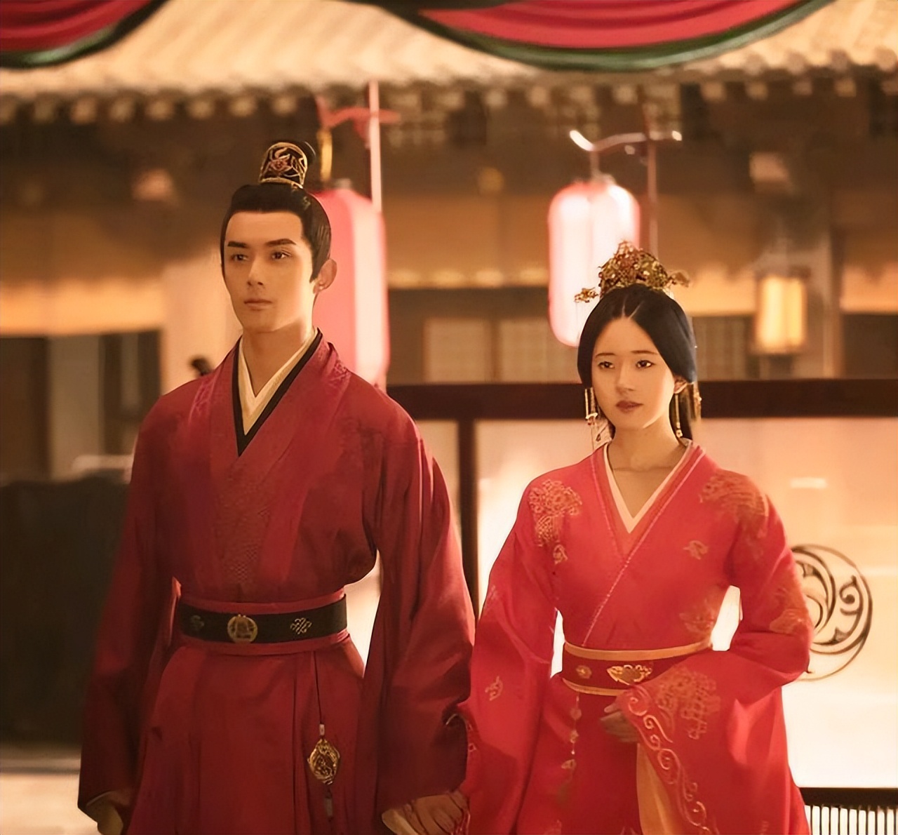 Wu Lei and Zhou Yutong's new drama starts, playing the role of young ...