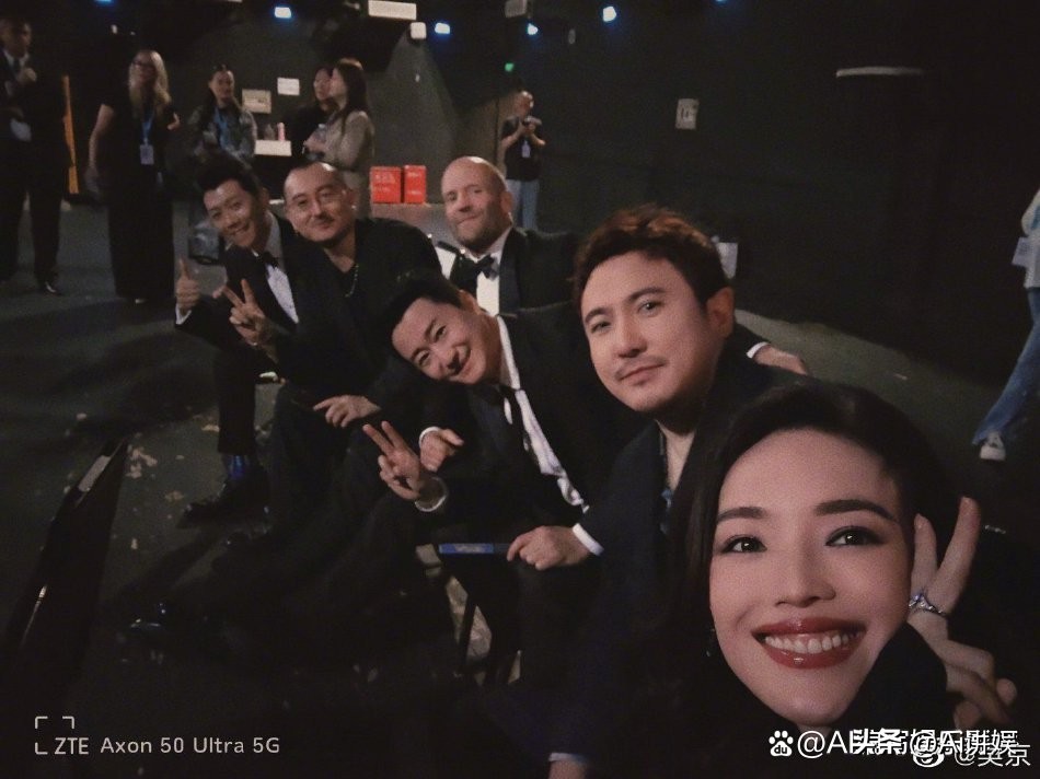 Wu Jingshai and Shen Teng, Shu Qi and Xia Yu took a group photo, with ...